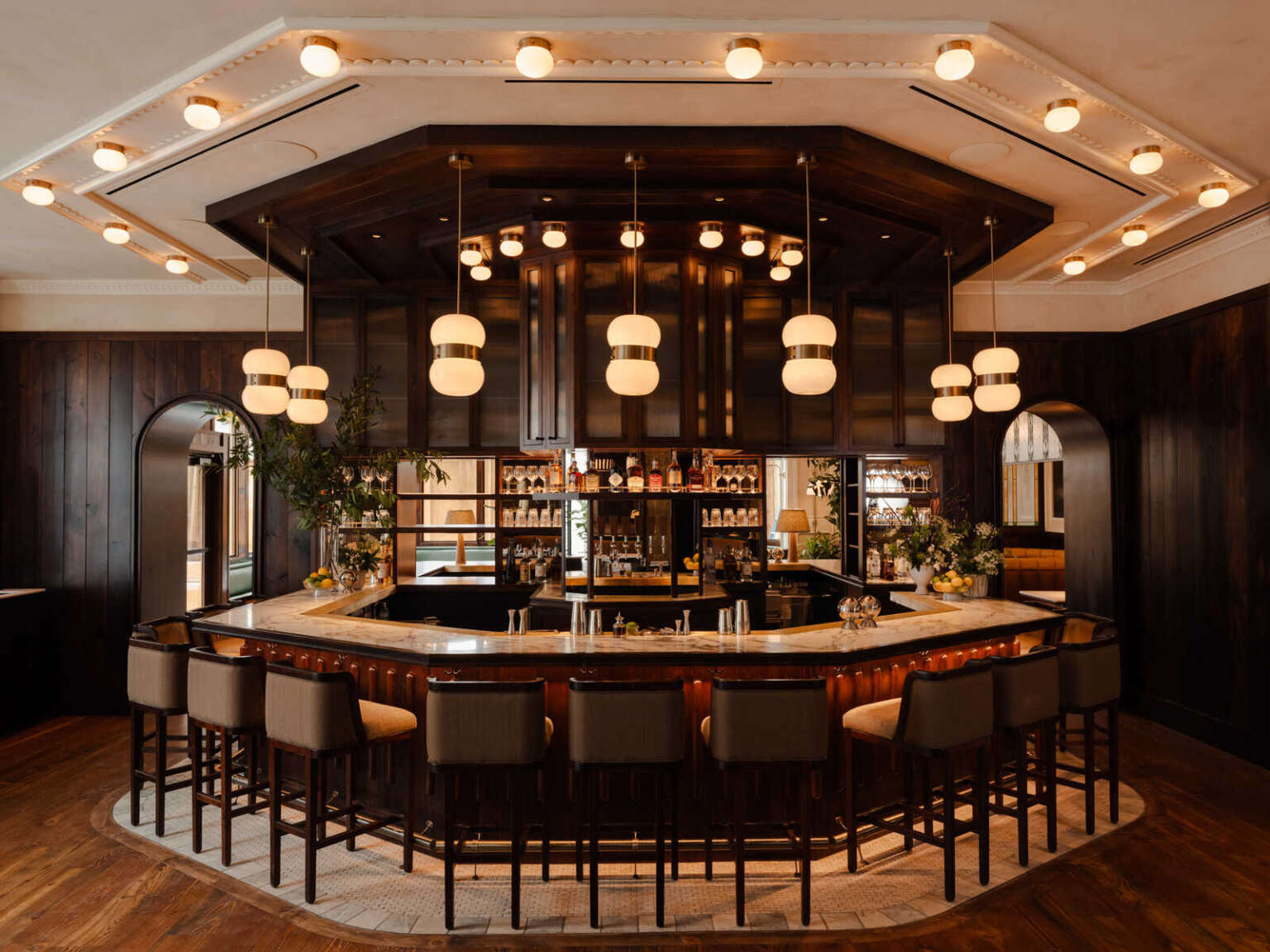 Hank’s Seafood Sails Into Columbus With A Splash Of Southern Charm